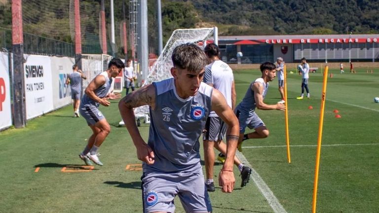 Alan Lescano fue convocado por primera vez en Argentinos para jugar la ...