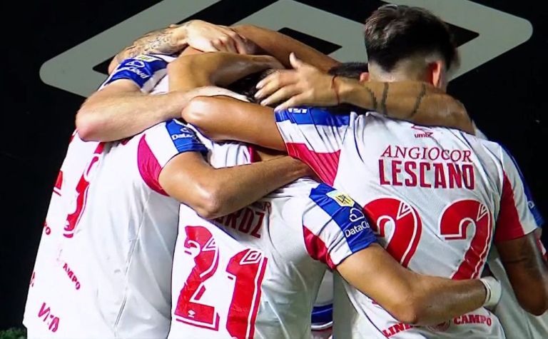 Buen partido de Alan Lescano en la victoria de Argentinos Juniors ...