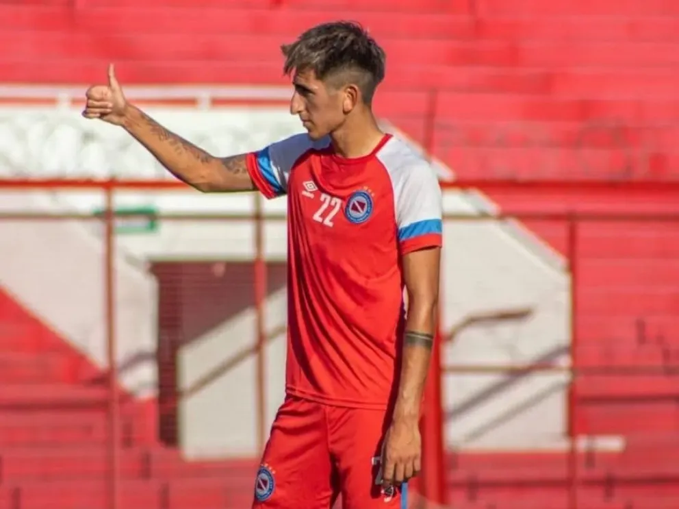 Buen partido de Alan Lescano en la victoria de Argentinos Juniors ...