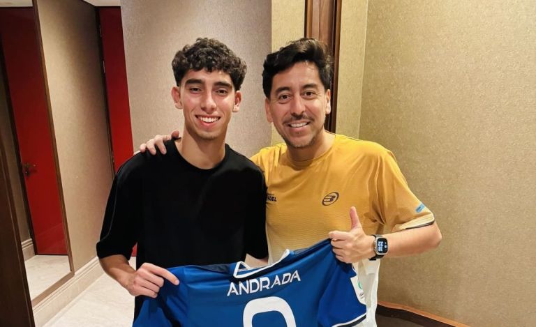 Encuentro bolivarense en Dubai: el entrenador de pádel Matías Ortiz se juntó con el futbolista ...